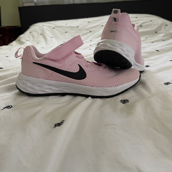 Nike | Shoes | Nike Girls Revolution 6 Stayput Closure Casual Sneakers ...